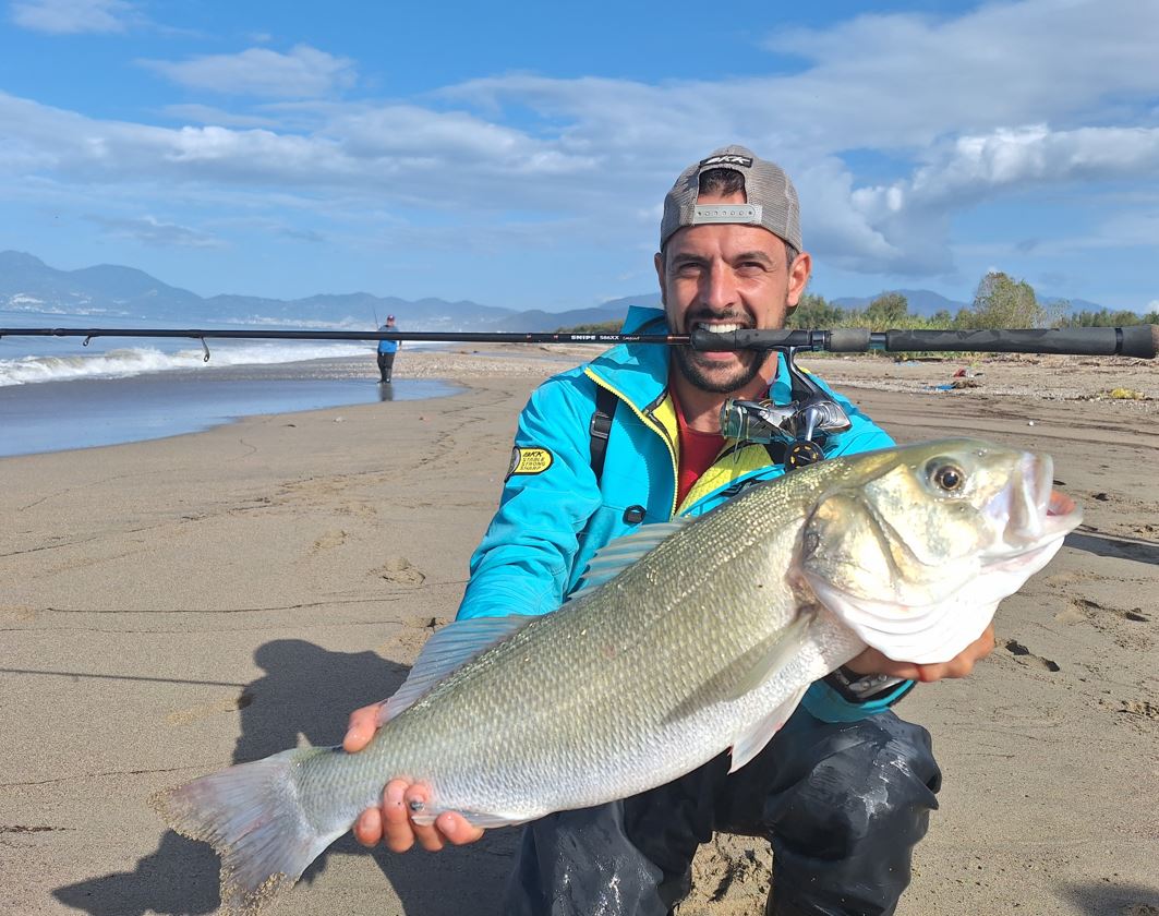 Spinning in mare dalla spiaggia alla Spigola - Planetspin